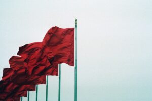 15 Red Flags in a Relationship You Should Never Ignore - Body+Mind Magazine